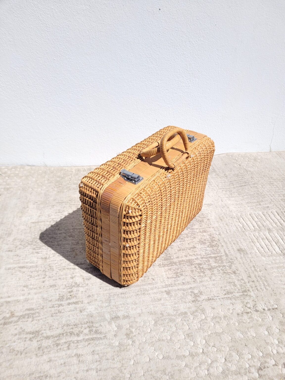 Valise ou mallette en rotin vintage 1970 | Coucou Retro